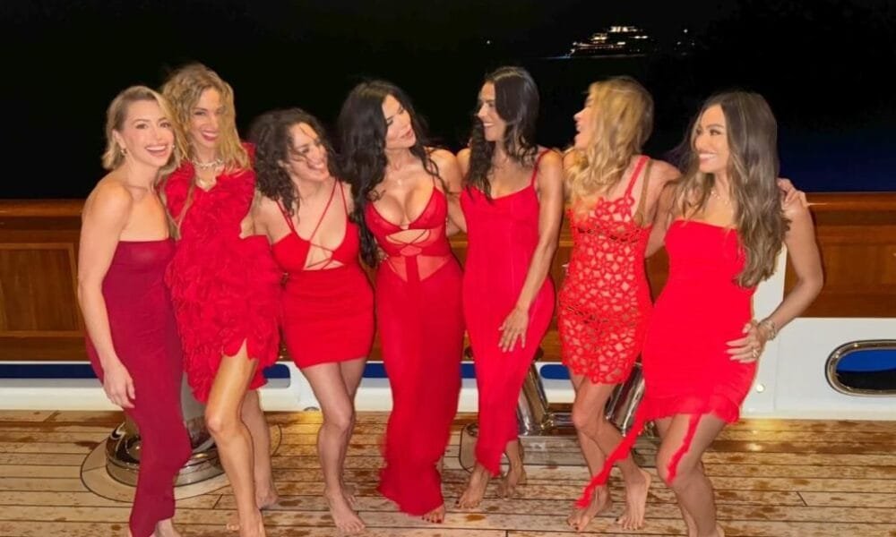 Lauren Sanchez Parties with Friends on Jeff Bezos Yach Lauren Sanchez Parties with Friends on Jeff Bezos Yach